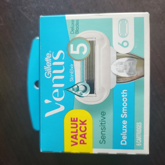 gillette | Bath & Body | Gillette Venus Deluxe Smooth Sensitive Razor ...